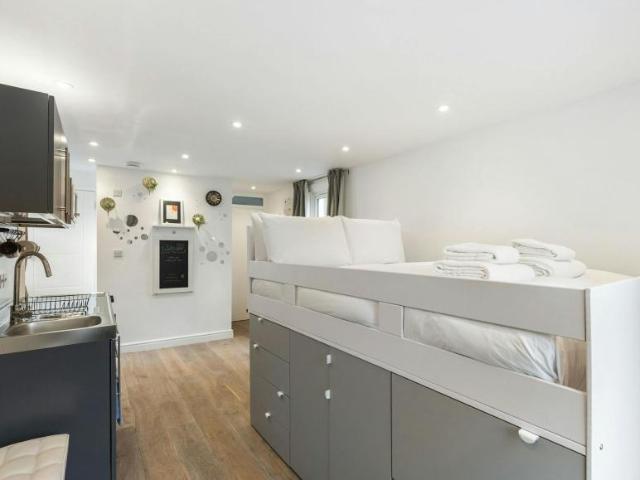 Apartment London London LS102273433