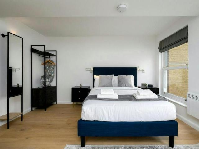 Apartment London London LS102399204