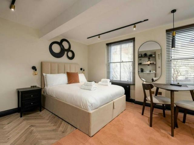 Apartment London London LS102399232