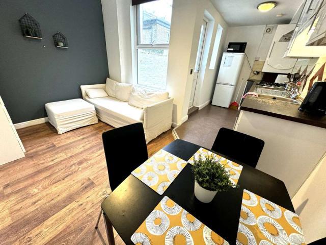 Apartment London London LS86892992