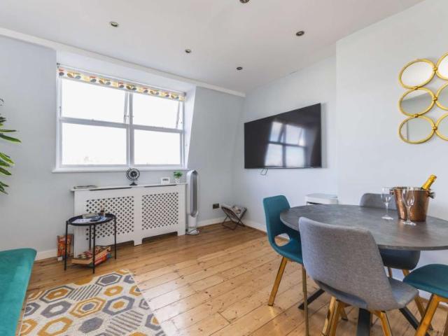 Apartment London London LS98334492