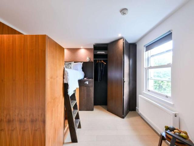 Apartment London London LS98753352