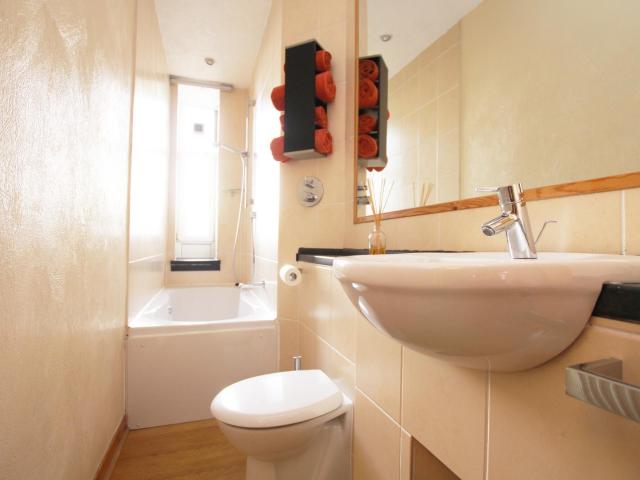 apartment Laurel Place, Thornwood, Glasgow, G11 7RF