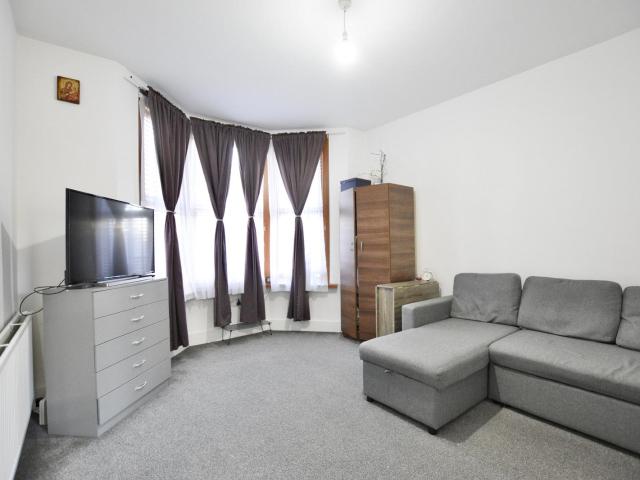 apartment Ley Street, Ilford, IG1