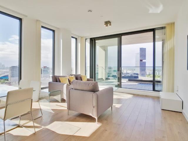 apartment Legacy Tower, Stratford E15