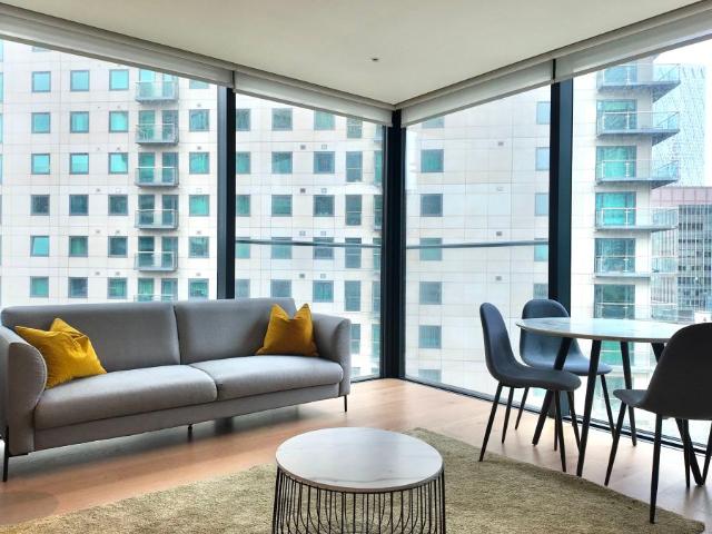 Apartment, Marsh Wall, London E14, 1 bed flat to rent, £3,050 pcm | PrimeLocation