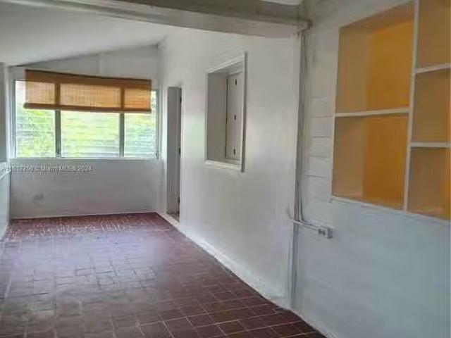 Apartment Miami, FL 11342 Peachtree Dr #4