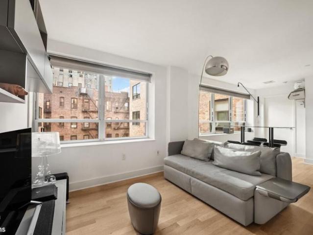 apartment Midtown West NY DLS99411863