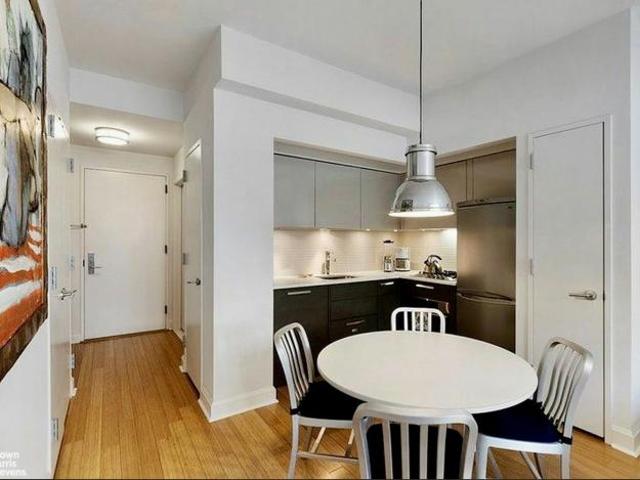 apartment Midtown West NY DS84380362