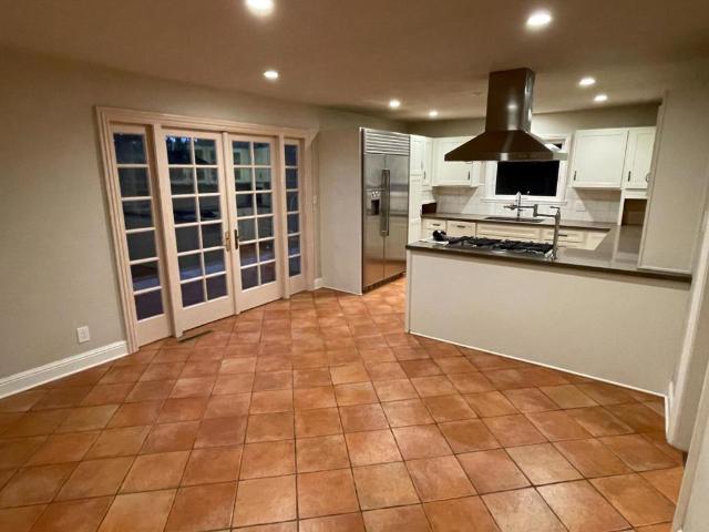 Apartment: MLS #ML82047