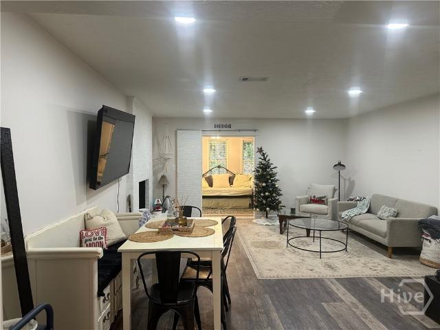Apartment: MLS #CL355940