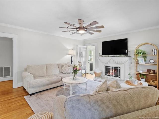 Apartment: MLS #LP767931