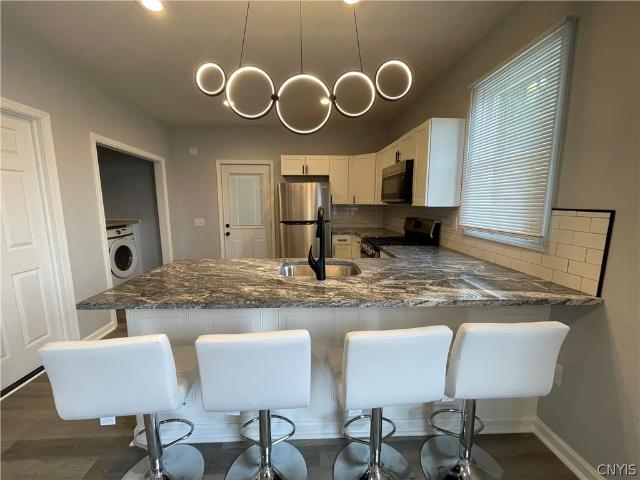 Apartment: MLS #S1710