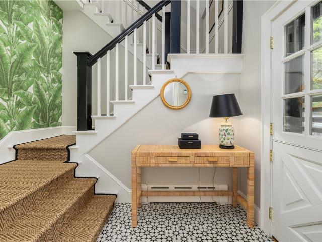 Apartment: MLS #1416