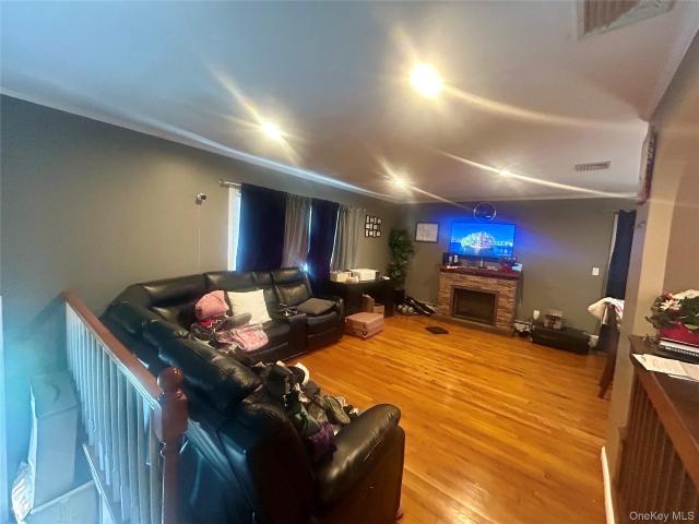 Apartment: MLS #1004