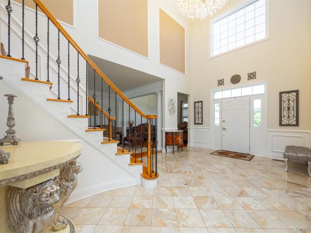 Apartment: MLS #1027