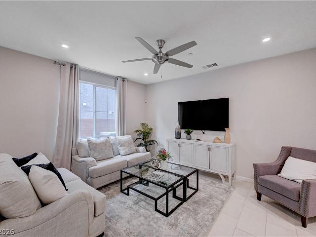 Apartment: MLS #2770