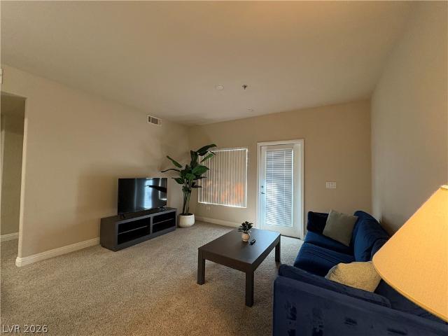 Apartment: MLS #2800