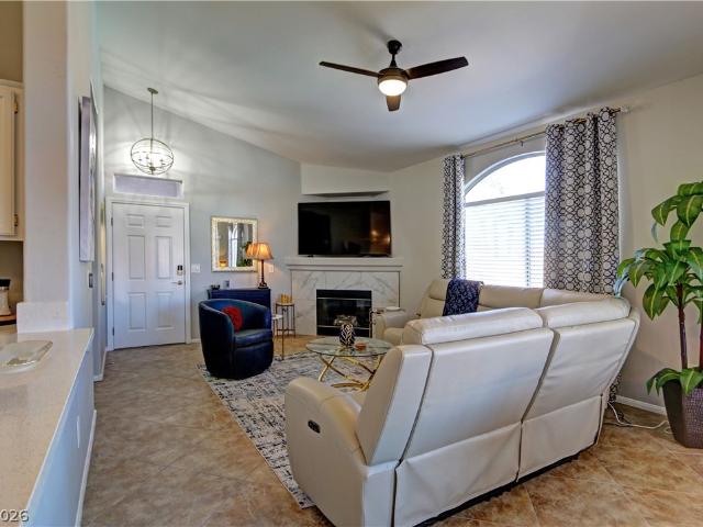 Apartment: MLS #2800