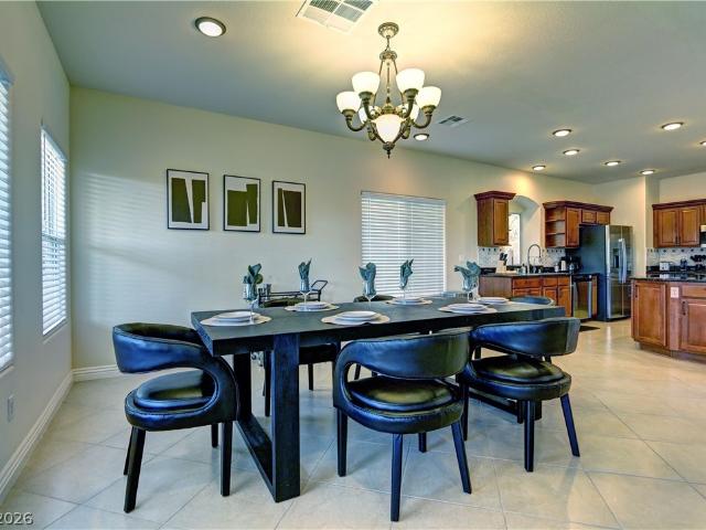 Apartment: MLS #2800