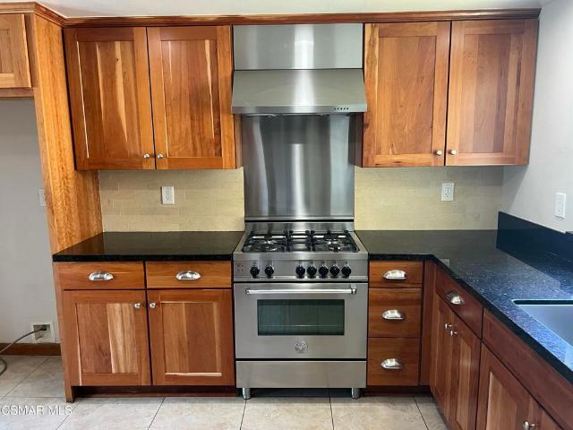Apartment: MLS #226003