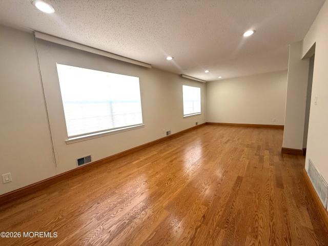 Apartment: MLS #22622