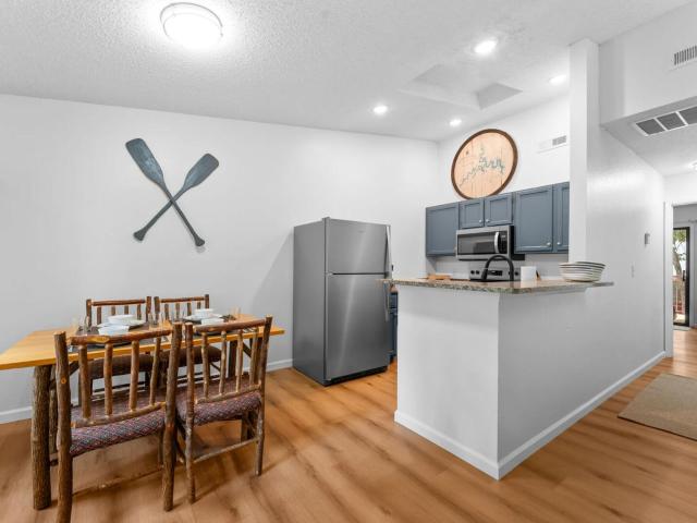 Apartment: MLS #60319