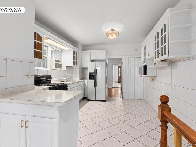 Apartment: MLS #956577