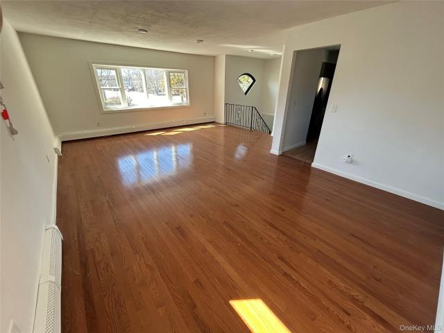 Apartment: MLS #984020