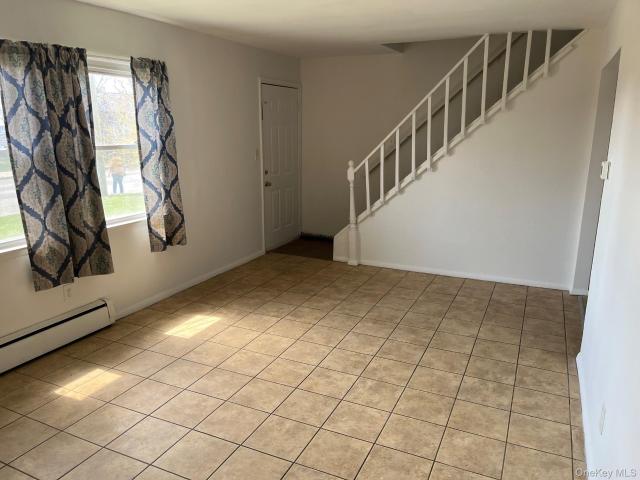 Apartment: MLS #984495