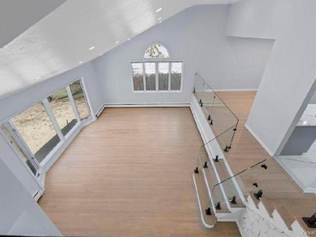 Apartment: MLS #994379