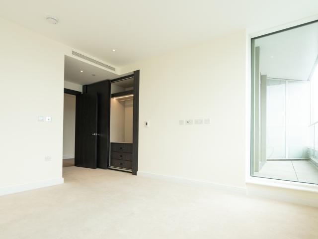 apartment Sopwith Way, London, SW11