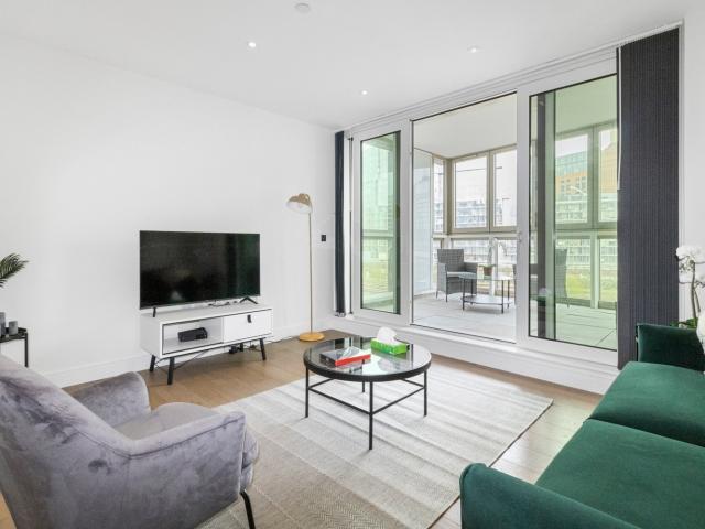 apartment Sopwith Way, London, SW11