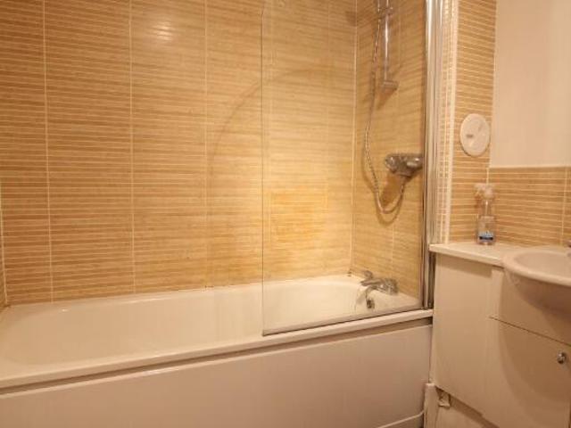 apartment Saucel Crescent, Paisley, Renfrewshire, PA1 1SX