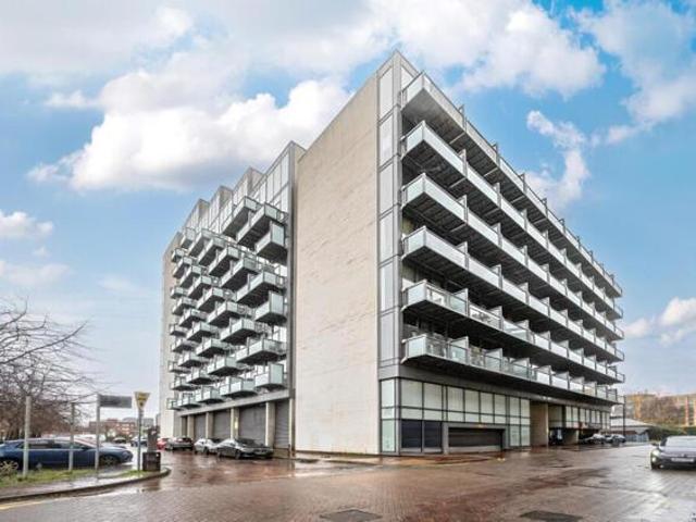 Apartment Salford Greater Manchester LS100733402