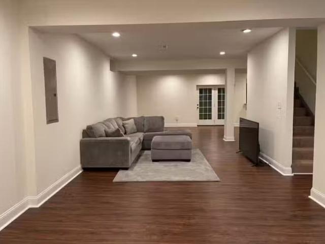 Apartment style Basement for rent in Upscale community 1600SQ.