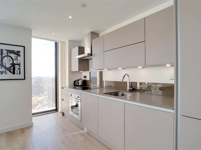 apartment Stratosphere Tower, London E15