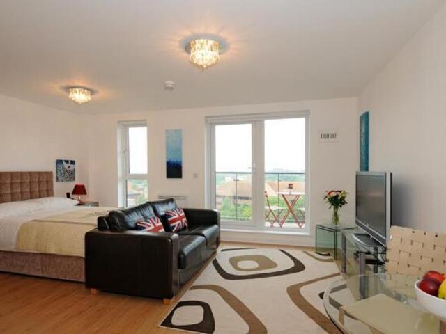 Apartment Surrey Surrey LS100368367