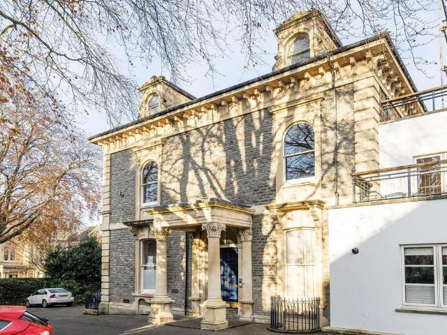 Apartment, Parklands, Tyndalls Park. 2 bed flat to rent £2,300 pcm £531 pw