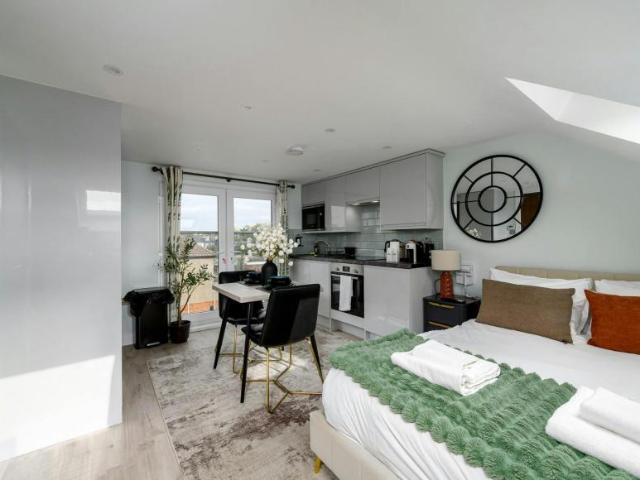 Apartment Perivale Perivale LS102273553