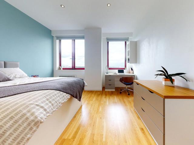 apartment Q One Residence, Wade Lane, Leeds, LS2 8DS, West Yorkshire, GB