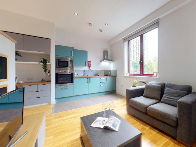 apartment Q One Residence, Wade Lane, Leeds, LS2 8DS, West Yorkshire, GB