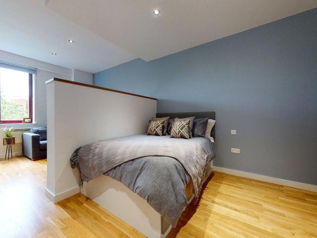 apartment Q One Residence, Wade Lane, Leeds, LS2 8DS, West Yorkshire, GB
