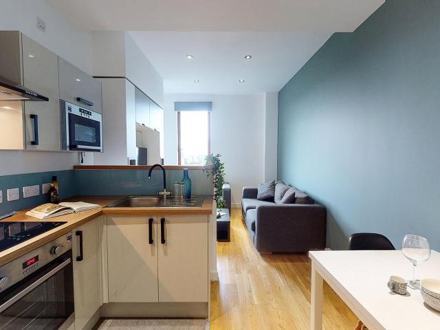 apartment Q One Residence, Wade Lane, Leeds, LS2 8DS, West Yorkshire, GB