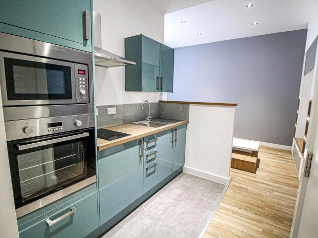apartment Q One Residence, Wade Lane, Leeds, LS2 8DS, West Yorkshire, GB