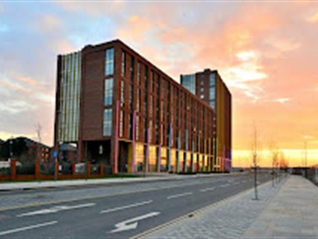 Apartment Quay Central L3, 2 bed flat to rent, £1,100 pcm | PrimeLocation