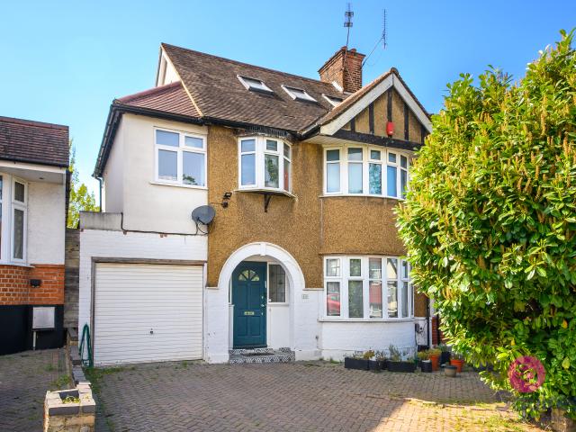 apartment Rowsley Avenue, London, NW4