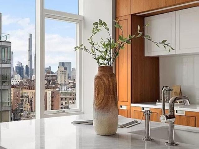 apartment with 4 bedroom, Upper East Side NY DLS102243992
