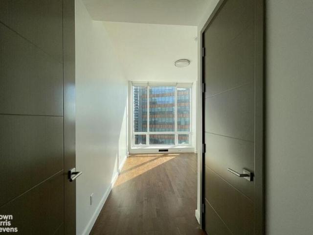 apartment with 1 bedroom, Long Island City NY DS102245816