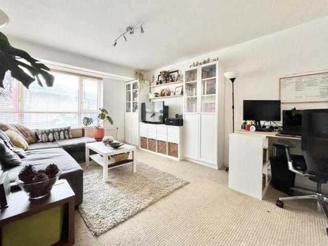 Apartment With 1 Bedroom Tring Hertfordshire DS86119875